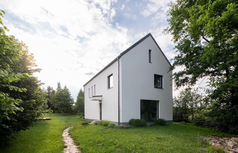 Originál s respektem k okolí: Tradiční architektura a cihly HELUZ | HOME